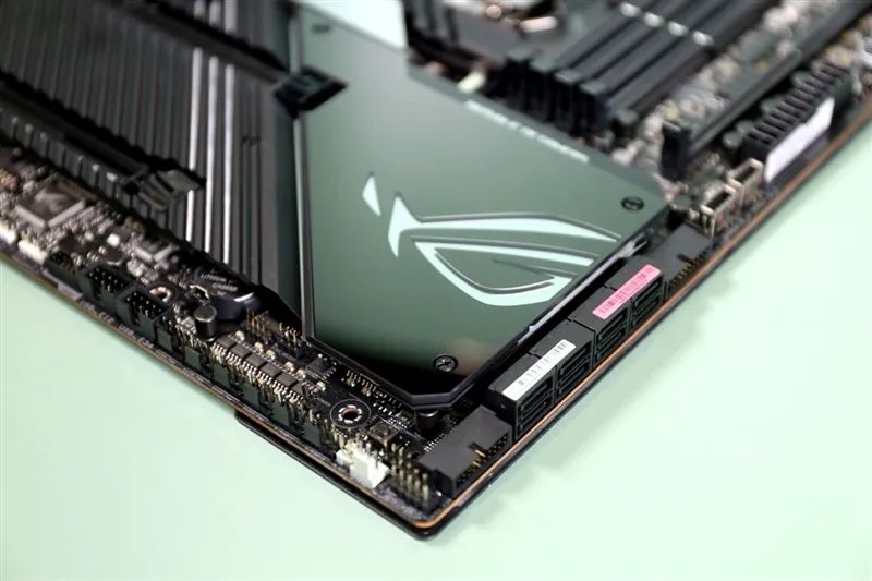 华硕ROG M12E主板评测：为什么它能值8999元-电子工程专辑