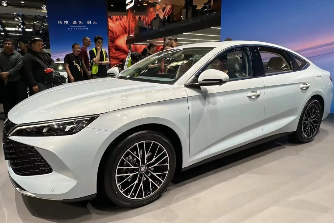 车展速报丨比亚迪秦L、腾势Z9GT、享界S9等18款重磅新能源车登陆北京车展！极氪首发浩瀚-M架构！赛力斯发布魔方平台！-电子工程专辑