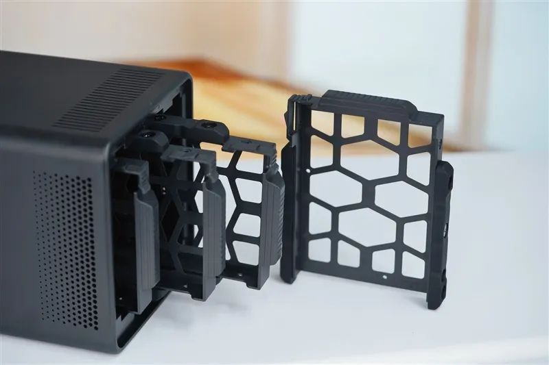 AINAS！极空间私有云Q4评测：几万张照片几秒搜到想要的-电子工程专辑