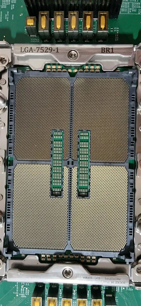 132大核、512小核？Intel7529针巨型接口新U清晰曝光-电子工程专辑
