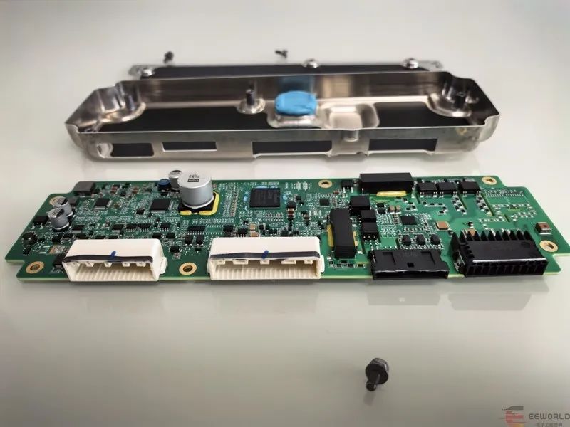 拆解小米SU7动力电池BMS-电子工程专辑