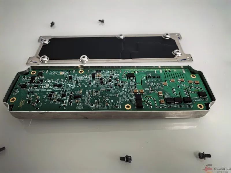 拆解小米SU7动力电池BMS-电子工程专辑