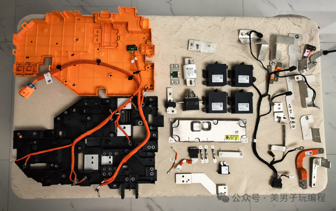 拆解小米SU7动力电池BMS-电子工程专辑