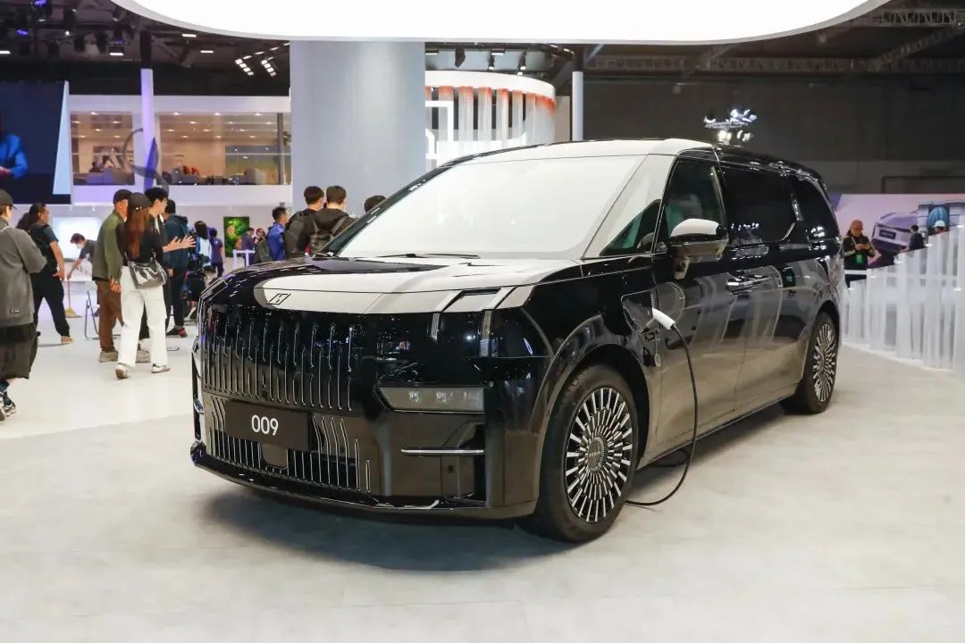 【车咖 快讯】极氪009事故后起火！官方声明-电子工程专辑