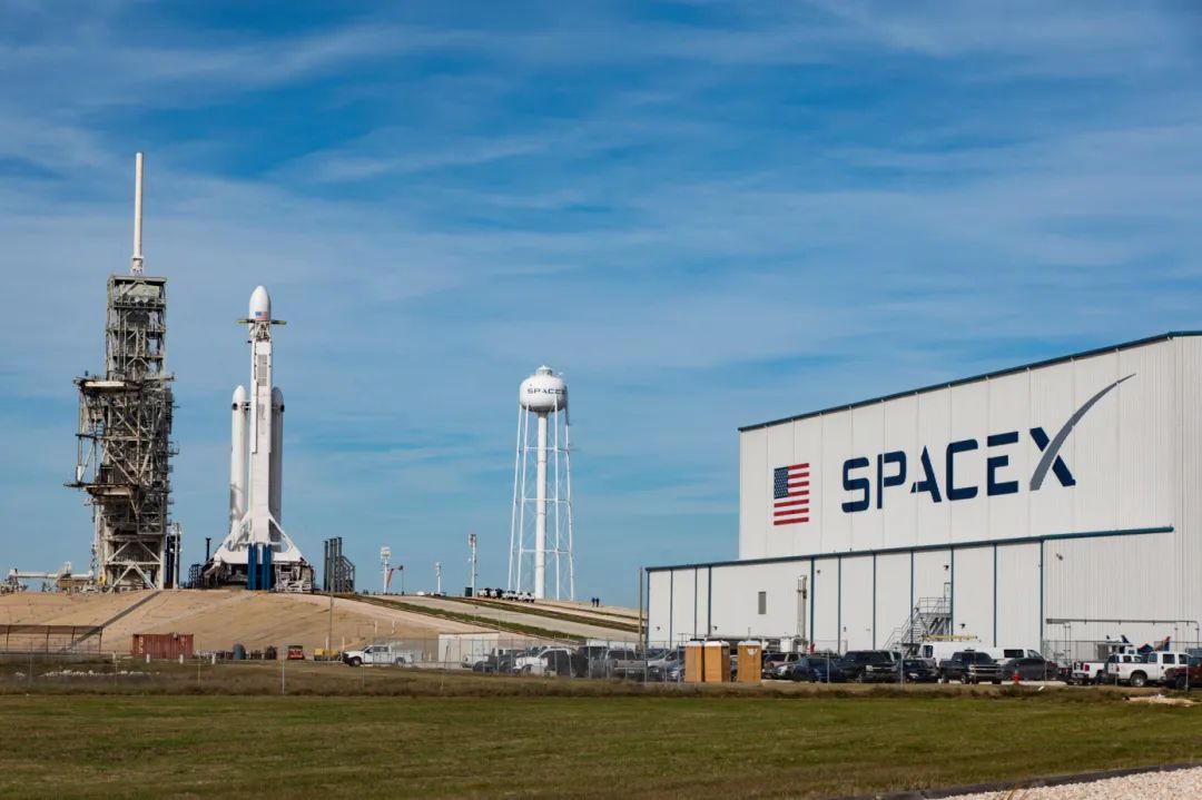 马斯克SpaceX跨界进军先进封装，或瞄准FOPLP技术-电子工程专辑