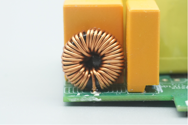 拆解报告：米物140W 3C1A智显秒充氮化镓充电器CA514 Pro-EDN 电子技术设计
