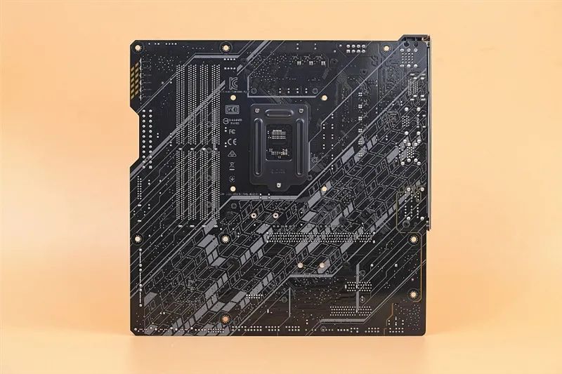 800元性价比神板！华硕TUF GAMING B560M PLUS重炮手主板评测-电子工程专辑
