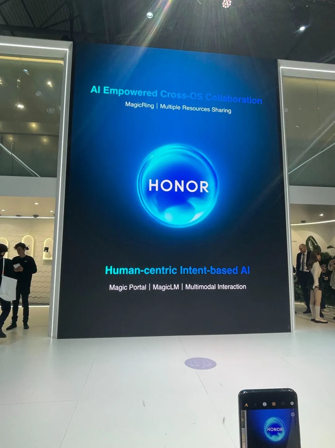 MWC2024首日：生成式AI受追逐从芯片到终端产业形成共振-电子工程专辑