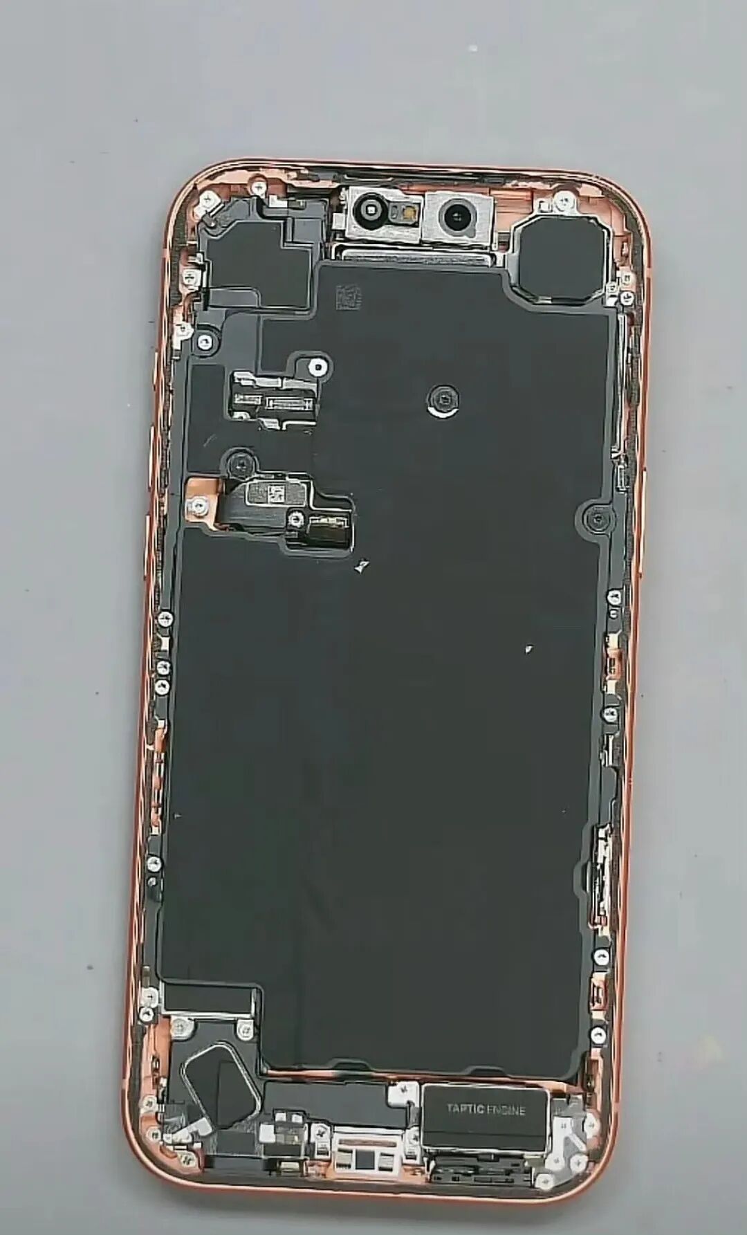 iPhone17 大拆解，欣赏下苹果顶级PCB及硬件设计！-电子工程专辑