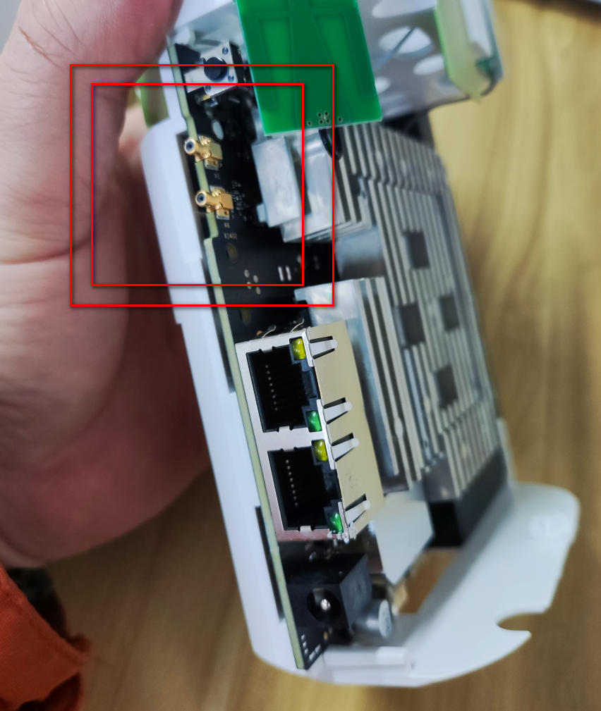 全网首发：某大厂5GCPE的拆解评测！-电子工程专辑
