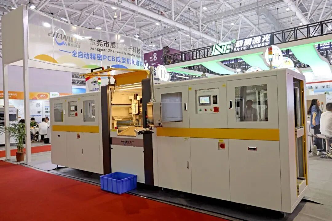 CPCA SHOW Plus 现场直击：一台让人眼前一亮的自动高精密PCB成型机，外形精度±0.008mm！-电子工程专辑