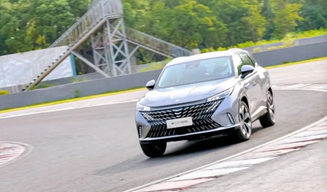 荣威RX5的屠龙术，又升级了-电子工程专辑