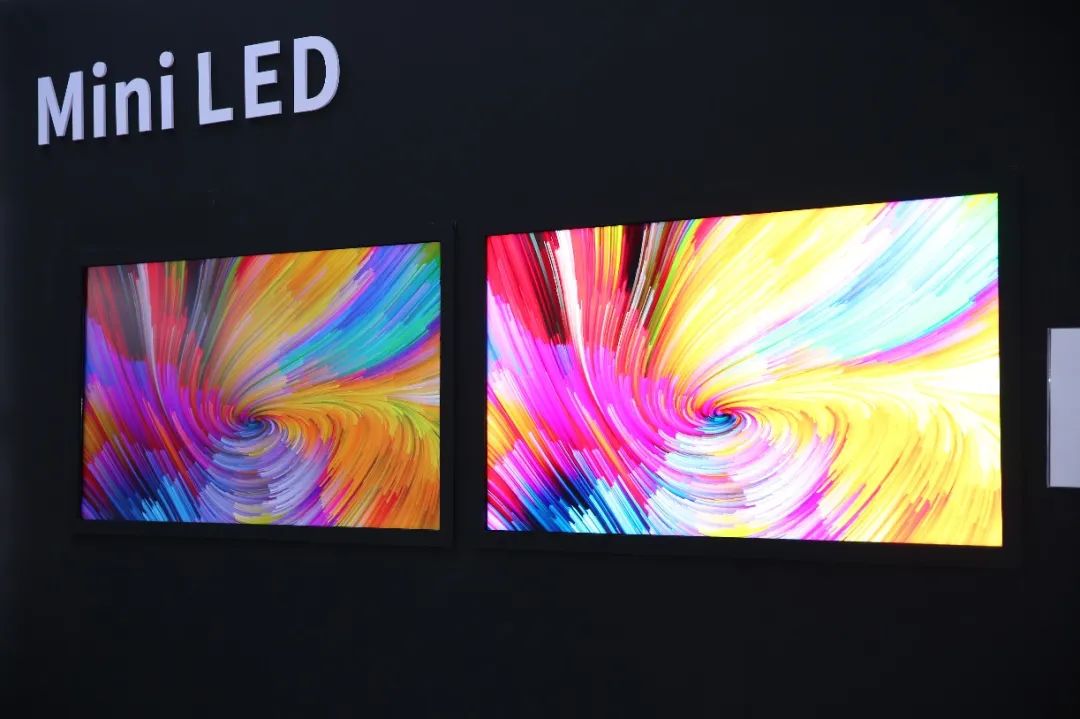 全球首款MiniLED车载曲面双联屏亮相，隆利科技确认出席2022中国国际Mini/Micro-LED产业链创新发展高峰论坛-电子工程专辑