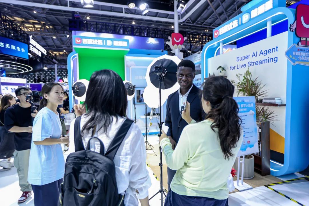 WAIC 2025，我们闯进了超级头部主播的“造星梦工厂”NOVA-电子工程专辑
