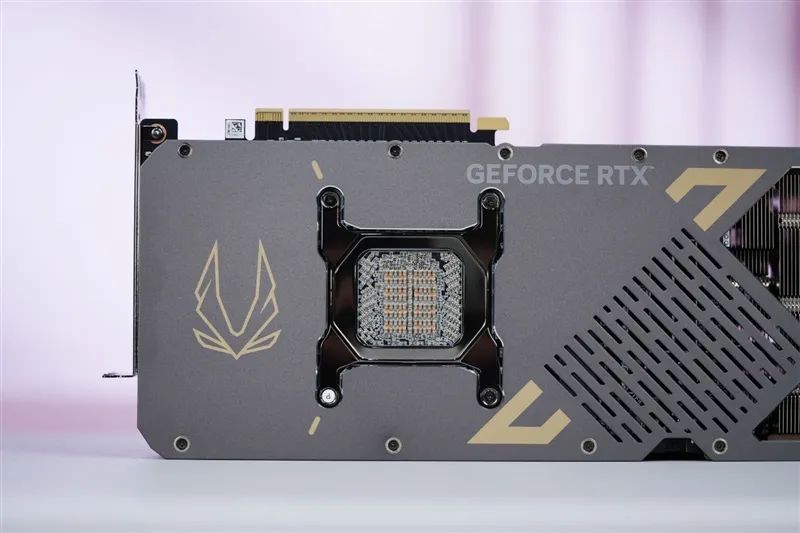 索泰RTX 5090 D v2 24GB SOLID OC显卡评测：性能依旧最强没有对手 顶级玩家的最佳选择-电子工程专辑