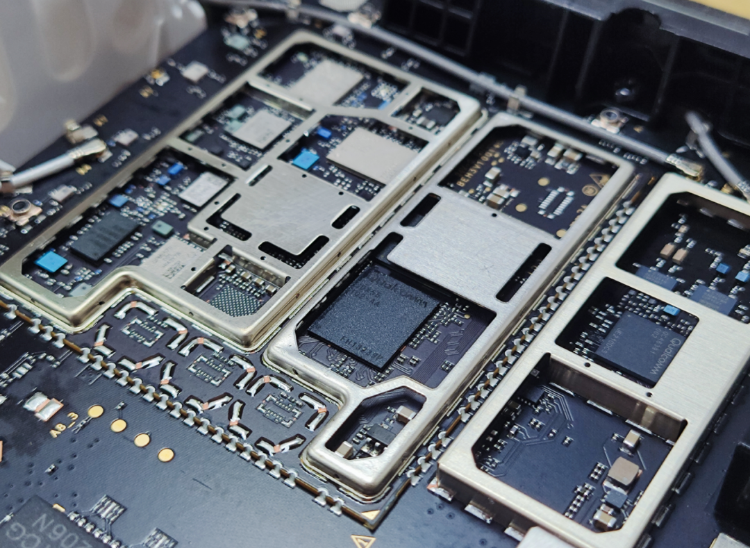 全网首发：某大厂5GCPE的拆解评测！-电子工程专辑