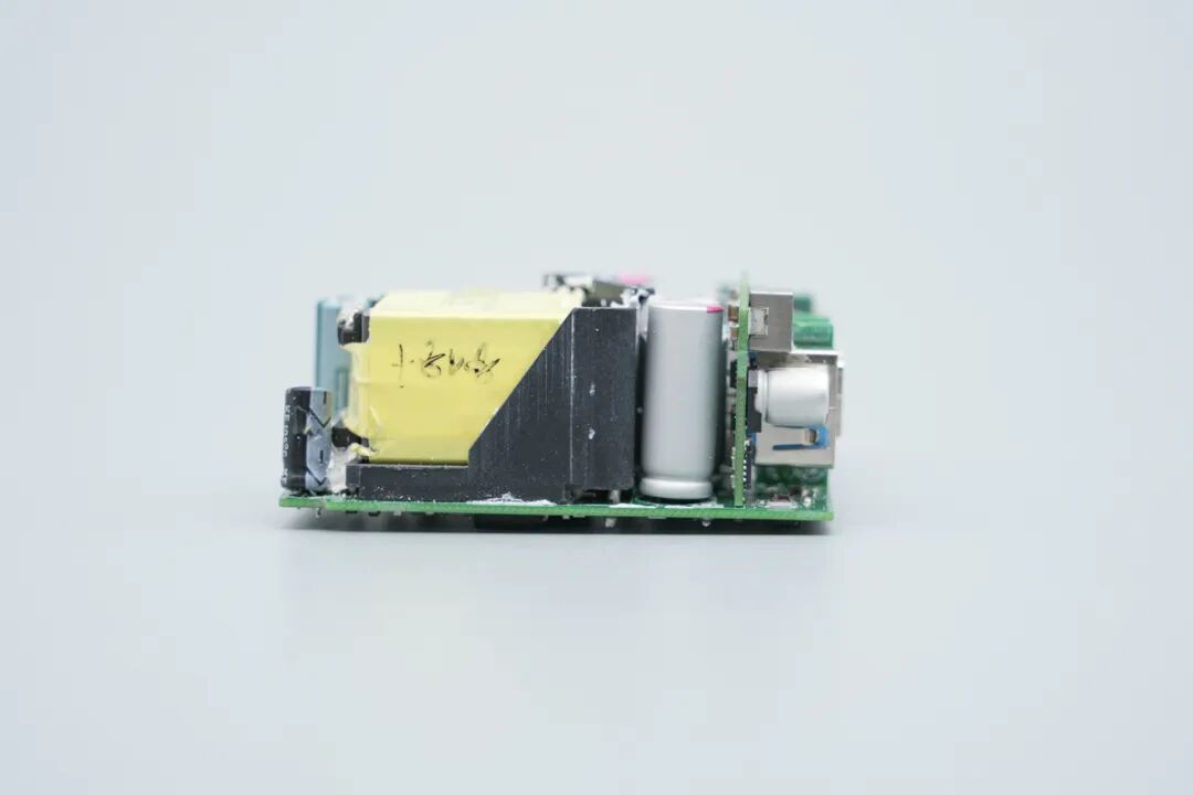 拆解报告：航嘉140W 2C1A氮化镓充电器-EDN 电子技术设计