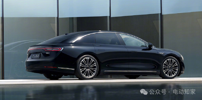 微博CEO试驾享界S9，当场下单！-电子工程专辑