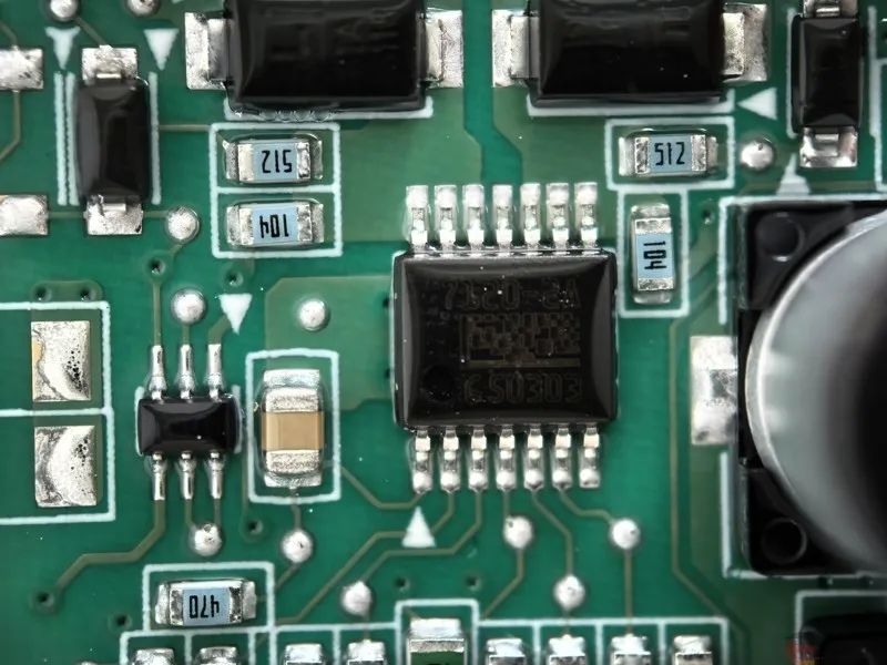 拆解小米SU7动力电池BMS-电子工程专辑