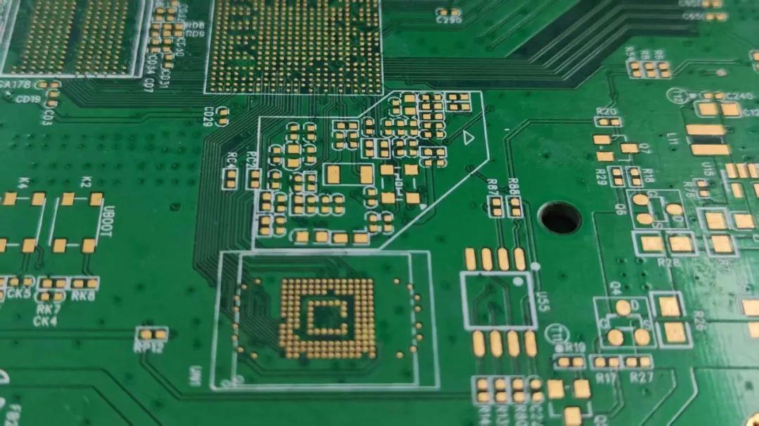 别被黄金骗了！你以为PCB镀金板好焊靠的是金？大错特错！搞懂可以降本！-电子工程专辑