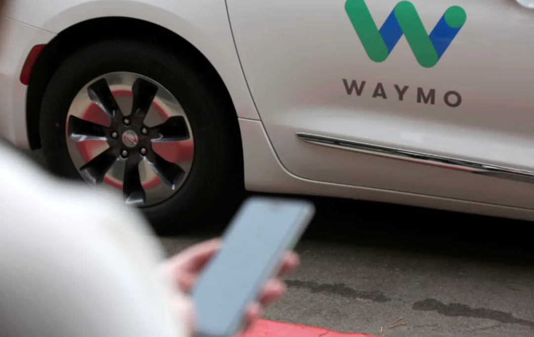 在资本赛道狂飙，在漆黑路口熄火：Waymo的2025扩张悖论-电子工程专辑