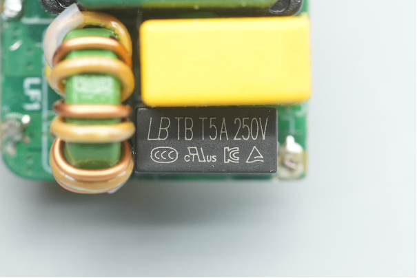 拆解报告：米物140W 3C1A智显秒充氮化镓充电器CA514 Pro-EDN 电子技术设计