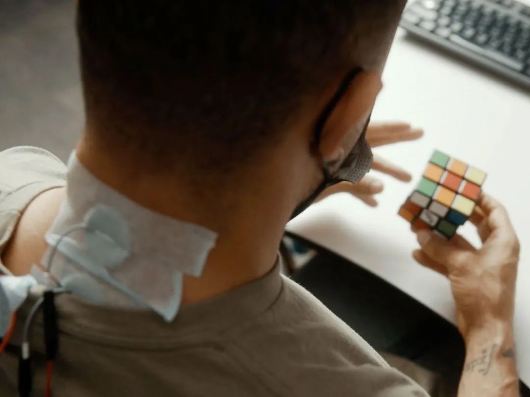 Onward的ARC-EX无创脊柱刺激可帮助截瘫患者恢复部分手部功能-电子工程专辑